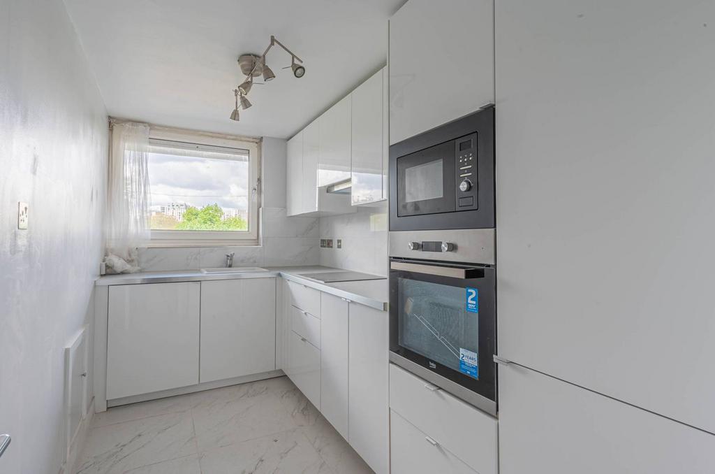 Butchers Road, Canning Town, London, E16 2 bed flat for sale - £295,000