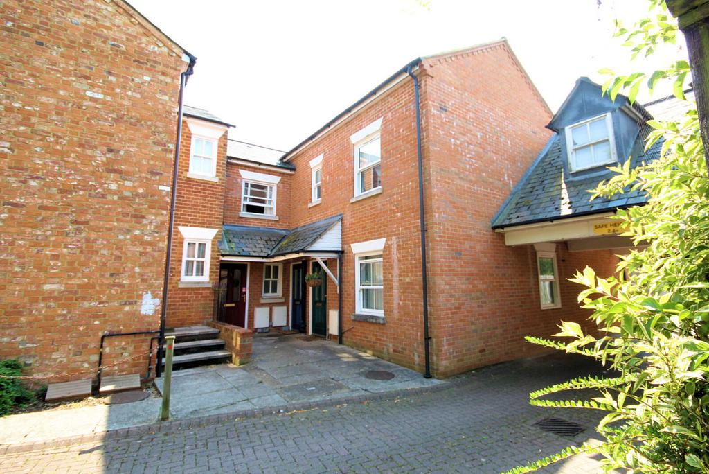 Lionel Court, Twyford RG10 1 bed maisonette - £1,250 pcm (£288 pw)