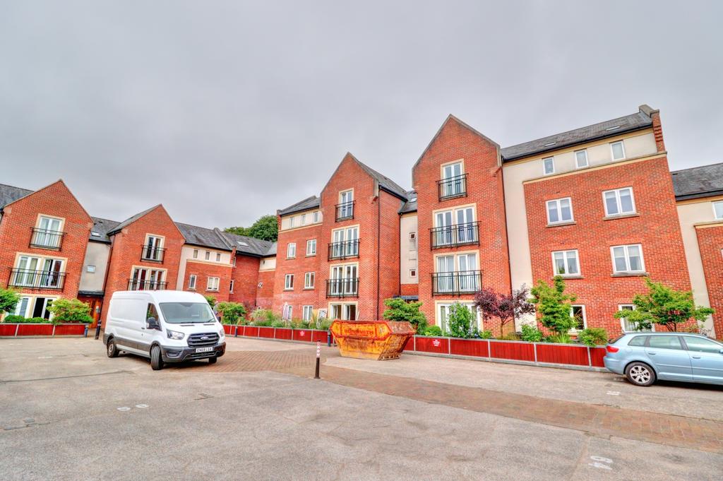 Gilbert Scott Court, Amersham HP7 2 bed apartment - £1,550 pcm (£358 pw)