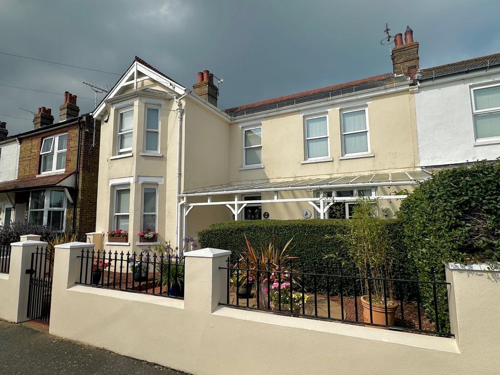 Herschell Road West, Walmer, Deal... 4 bed semi-detached house - £650,000