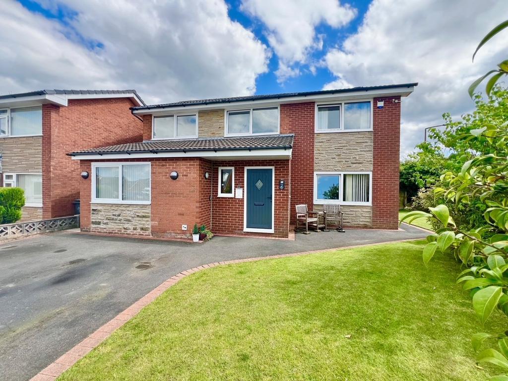 Whitby Close, Greater Manchester BL8 5 bed detached house - £489,950