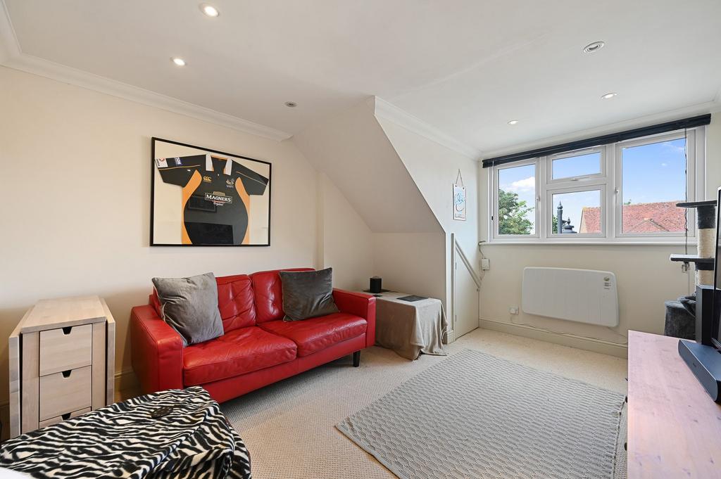 Station Way, Cheam, SM3 1 bed apartment - £1,400 pcm (£323 pw)