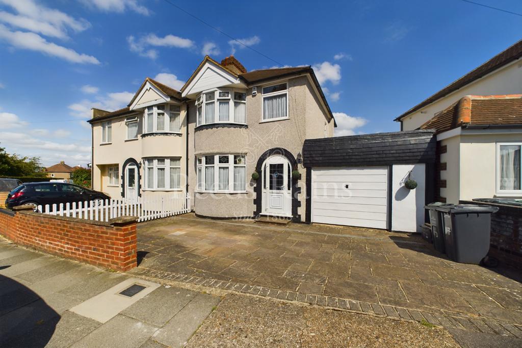 Wentworth Drive, Kent DA1 3 bed semi-detached house - £475,000
