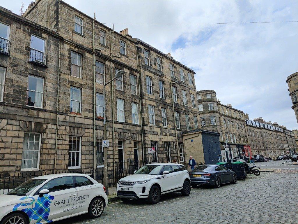 Broughton Place, Edinburgh, EH1 5 bed flat - £3,495 pcm (£807 pw)
