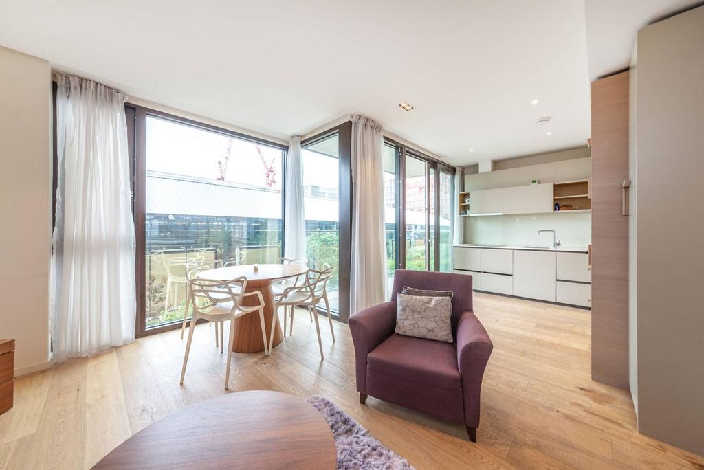 York Way, Camden, London, N1C 2 bed flat - £4,200 pcm (£969 pw)