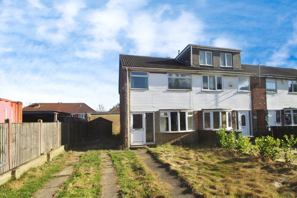 Topcliffe Lane, Leeds LS27 3 bed end of terrace house for sale - £160,000