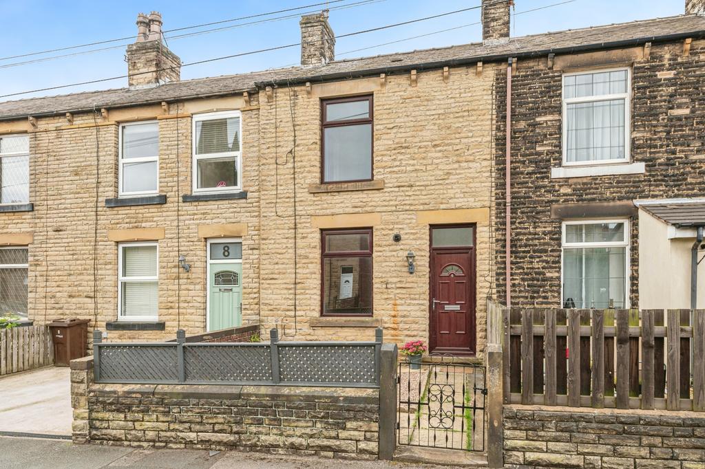 Springstone Avenue, West Yorkshire WF5 2 bed terraced house - £155,000