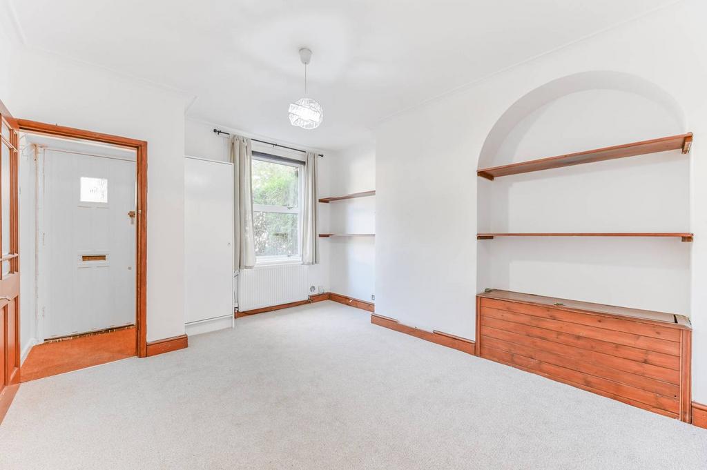Tylecroft Road, Norbury, London, SW16 2 bed flat - £1,800 pcm (£415 pw)