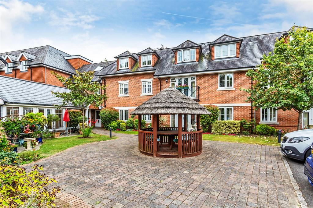 WARREN COURT, ASHTEAD, KT21 2 bed apartment - £425,000