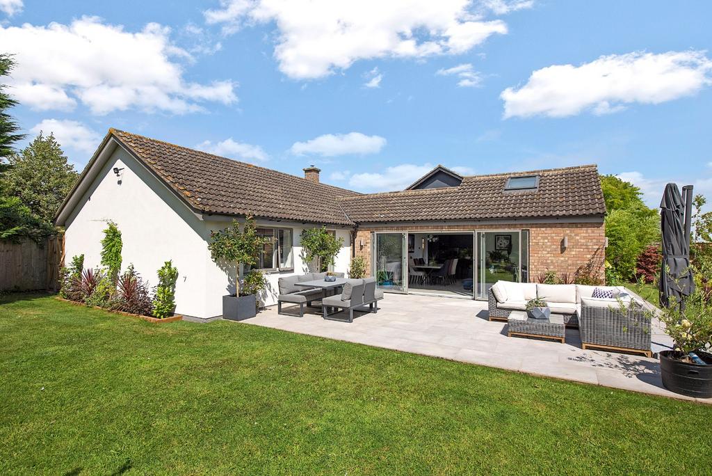Kirtling, Cambridgeshire 4 bed bungalow - £625,000