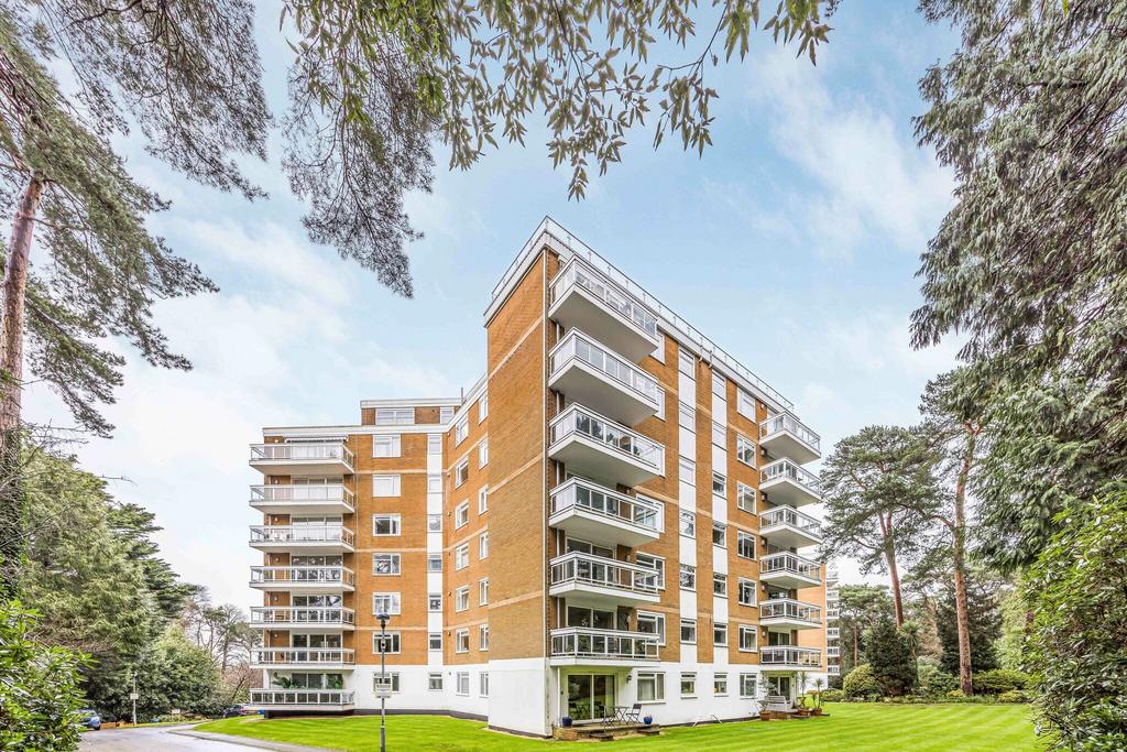 Branksome Court, Poole BH13 3 bed apartment - £415,000