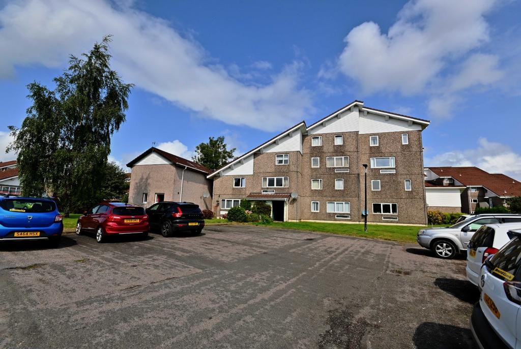 91 Fairhaven, Dunoon 2 bed flat - £70,000
