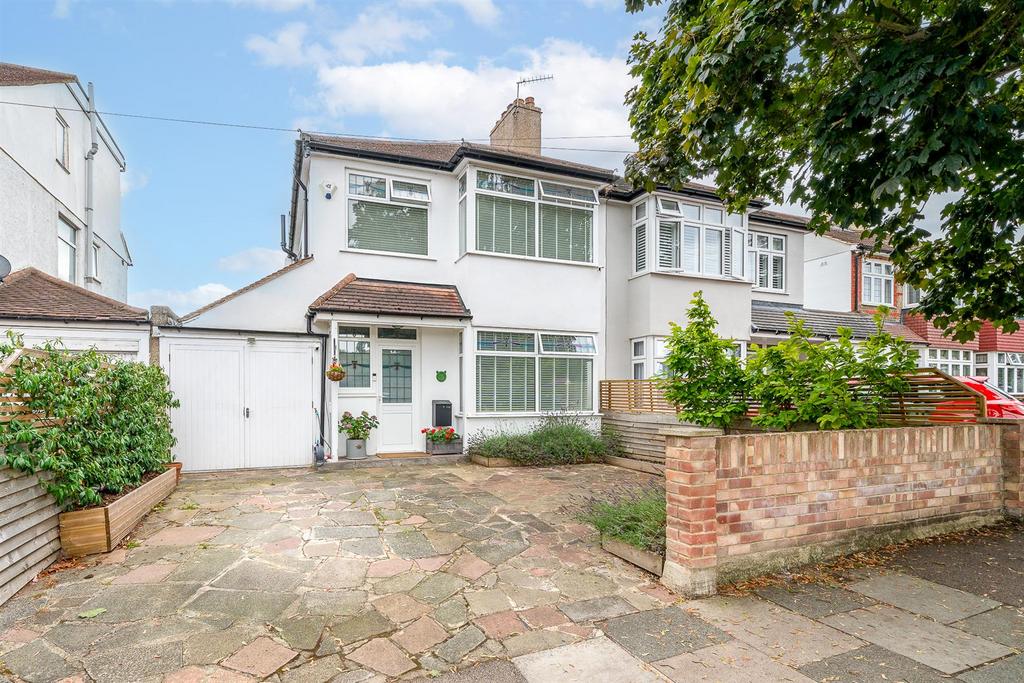 Thaxted Road, London SE9 3 bed semi-detached house - £600,000