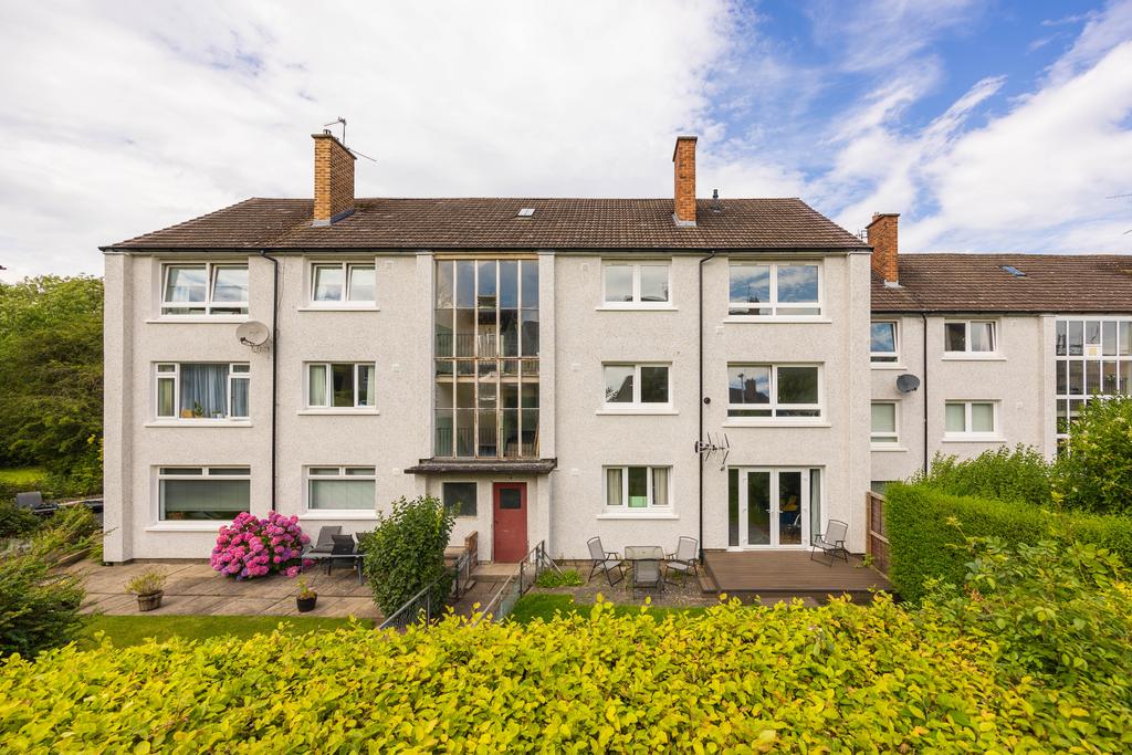 Oxgangs Farm Drive, Edinburgh EH13 2 bed flat - £150,000