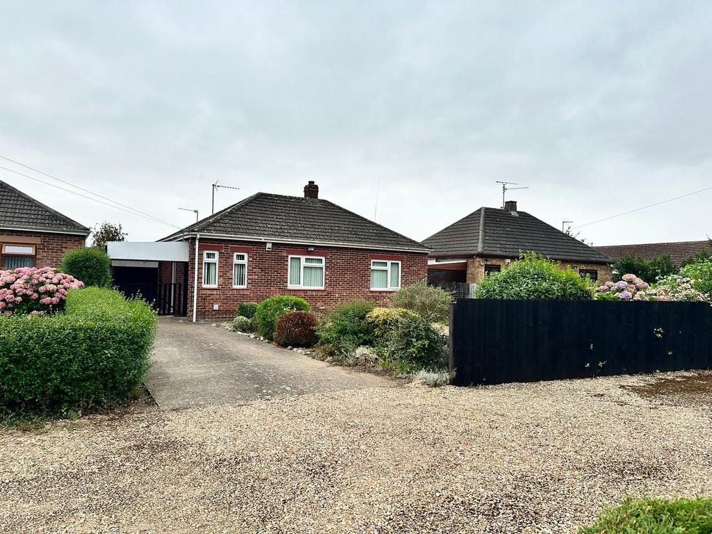 Hall Road, CLENCHWARTON PE34 2 bed semi-detached bungalow - £950 pcm (£219 pw)