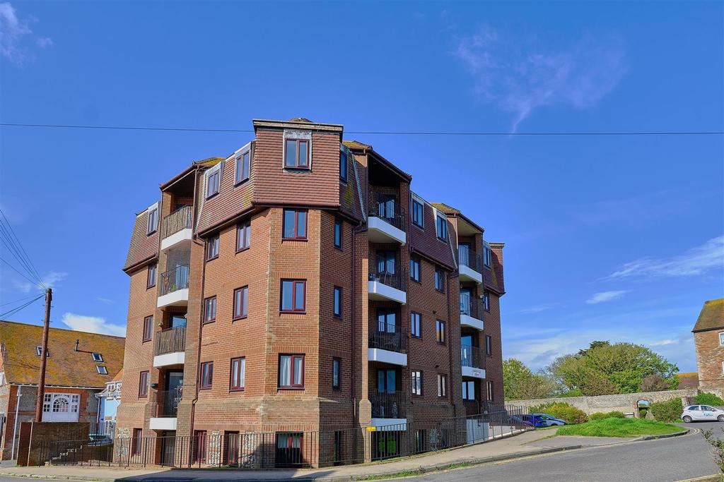 Kingsfold Court, Crouch Lane, Seaford 2 bed flat for sale - £235,000