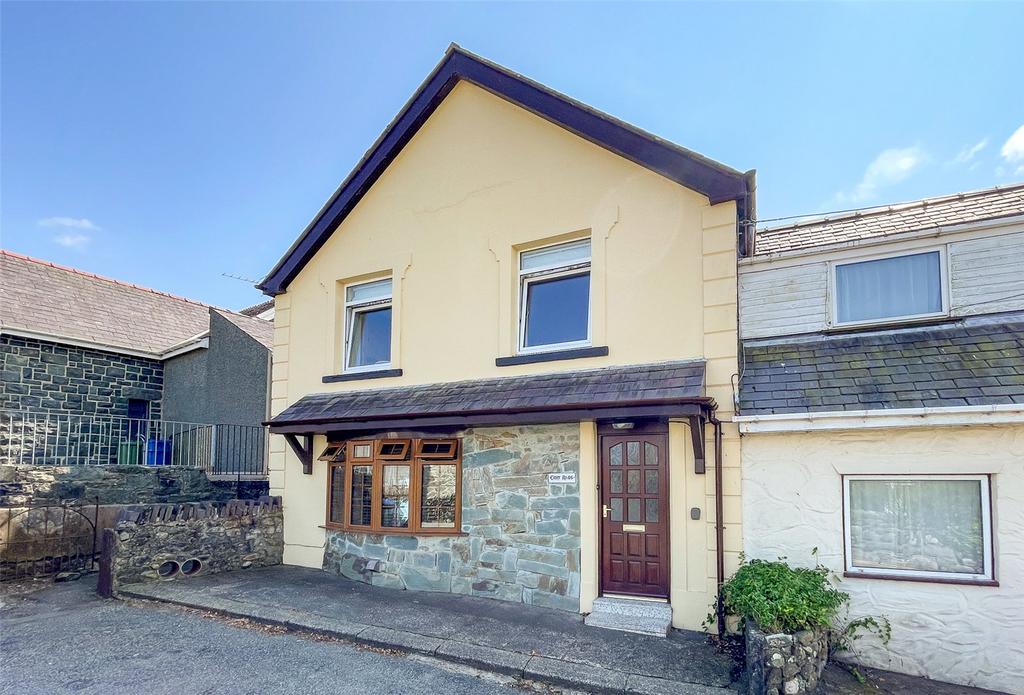 Rhostryfan, Caernarfon, Gwynedd, LL54 3 bed semi-detached house for ...