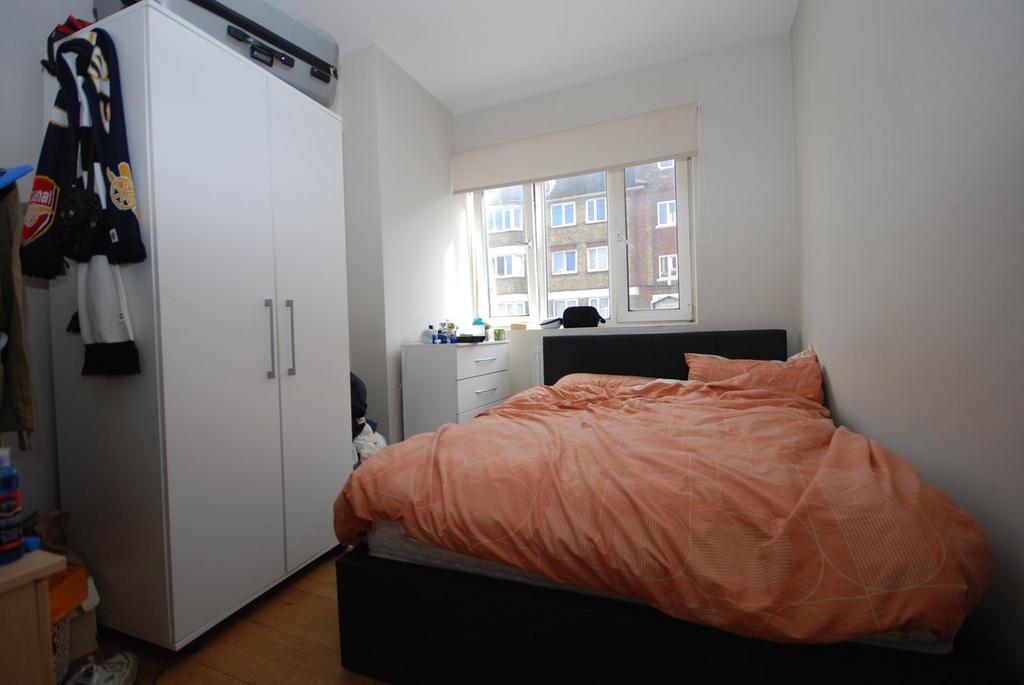 Tooting Grove, Tooting Bec SW17 3 bed apartment - £2,200 pcm (£508 pw)