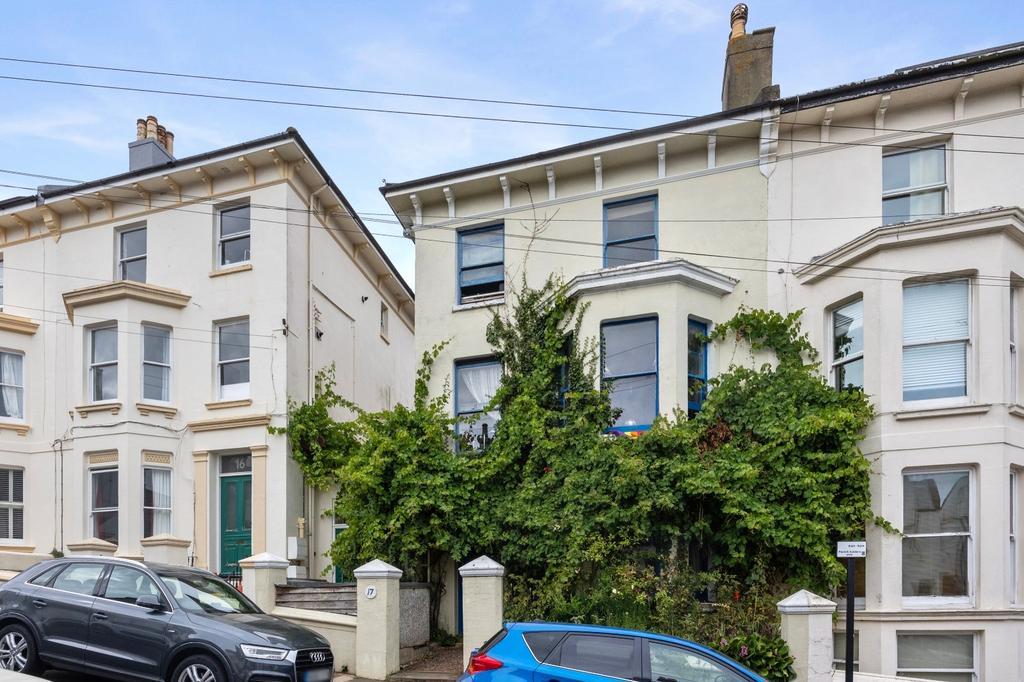 York Villas, Brighton, BN1 2 bed flat - £300,000