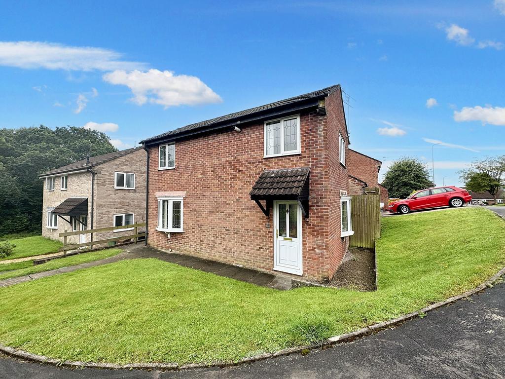 Clos Cyncoed, Caerphilly CF83 3 bed detached house - £240,000