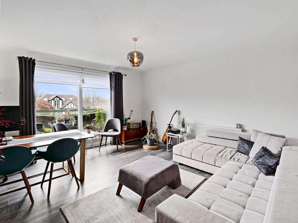Lilac Court, Albemarle Road, Beckenham 1 bed flat - £1,450 pcm (£335 pw)