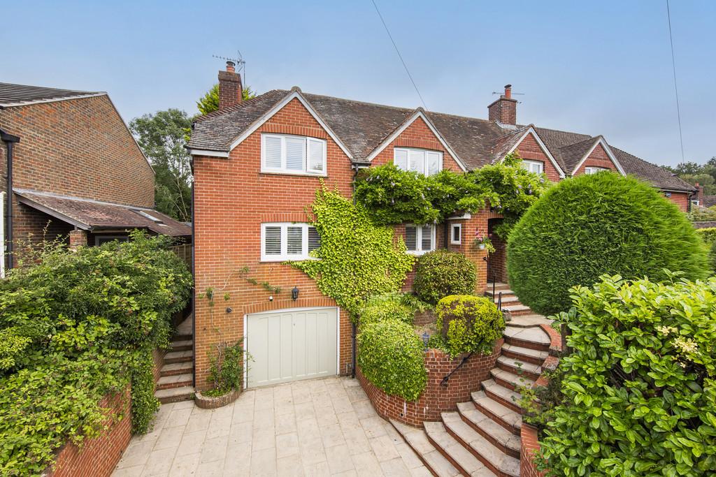 Yew Tree Lane, ROTHERFIELD 4 bed semi-detached house - £2,600 pcm (£600 pw)