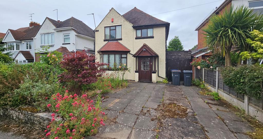16 Colmore Road, Kings Heath... 3 bed detached house - £330,000