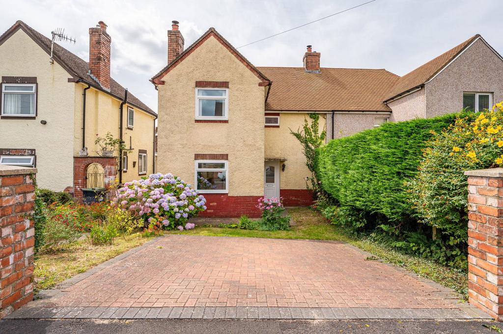 Bishop Crescent, Abergavenny NP7 3 bed semi-detached house - £270,000