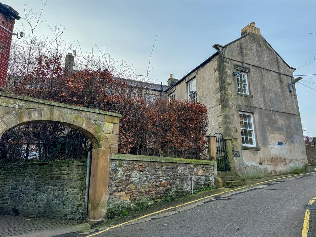 Hallgate, Hexham, Northumberland, NE46 3 bed semi-detached house - £225,000