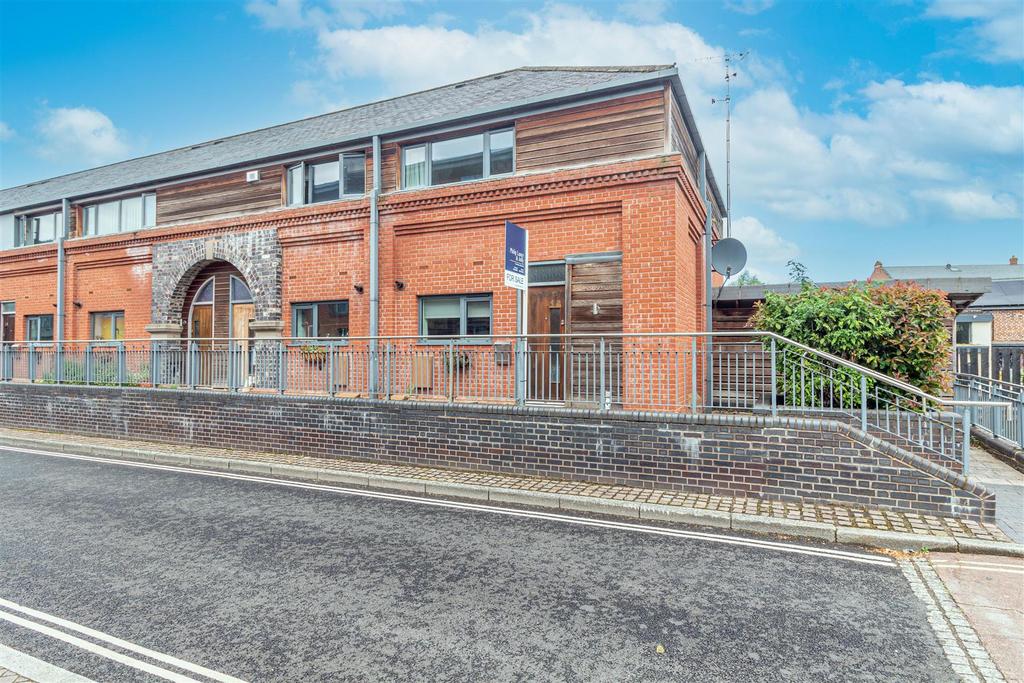 Basin Road, Worcester 2 bed end of terrace house for sale - £275,000