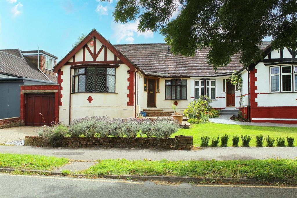 Ladbrooke Drive, Potters Bar EN6 3 bed semi-detached bungalow - £835,000