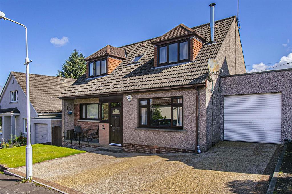 10 Canmore Grove, Dunfermline, KY12 0JT 4 bed detached house - £280,000