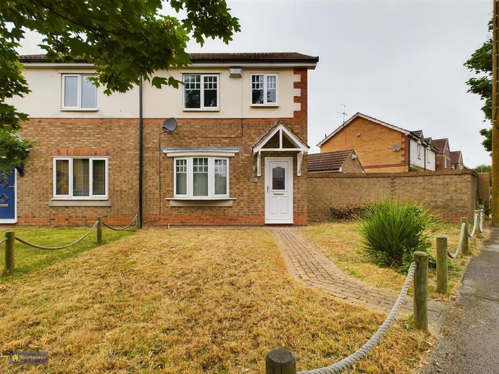 Pilots Way, Hull 3 bed semi-detached house - £875 pcm (£202 pw)