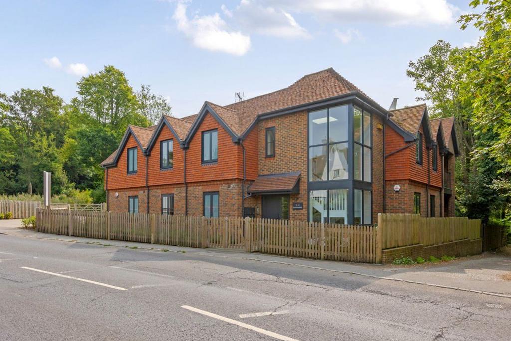 Station Road, Otford TN14 5HU 2 bed flat - £1,800 pcm (£415 pw)