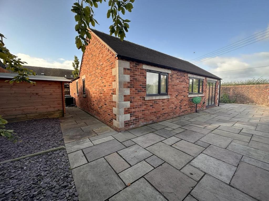 The Orchard, Ostlers Lane, Cheddleton 3 bed detached bungalow - £1,275 ...