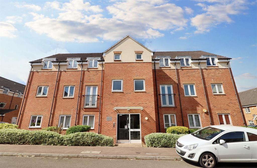 Chaucer Grove, Borehamwood 2 bed flat - £309,000
