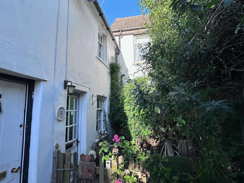 Watts Lane, Eastbourne BN21 1 bed house - £220,000