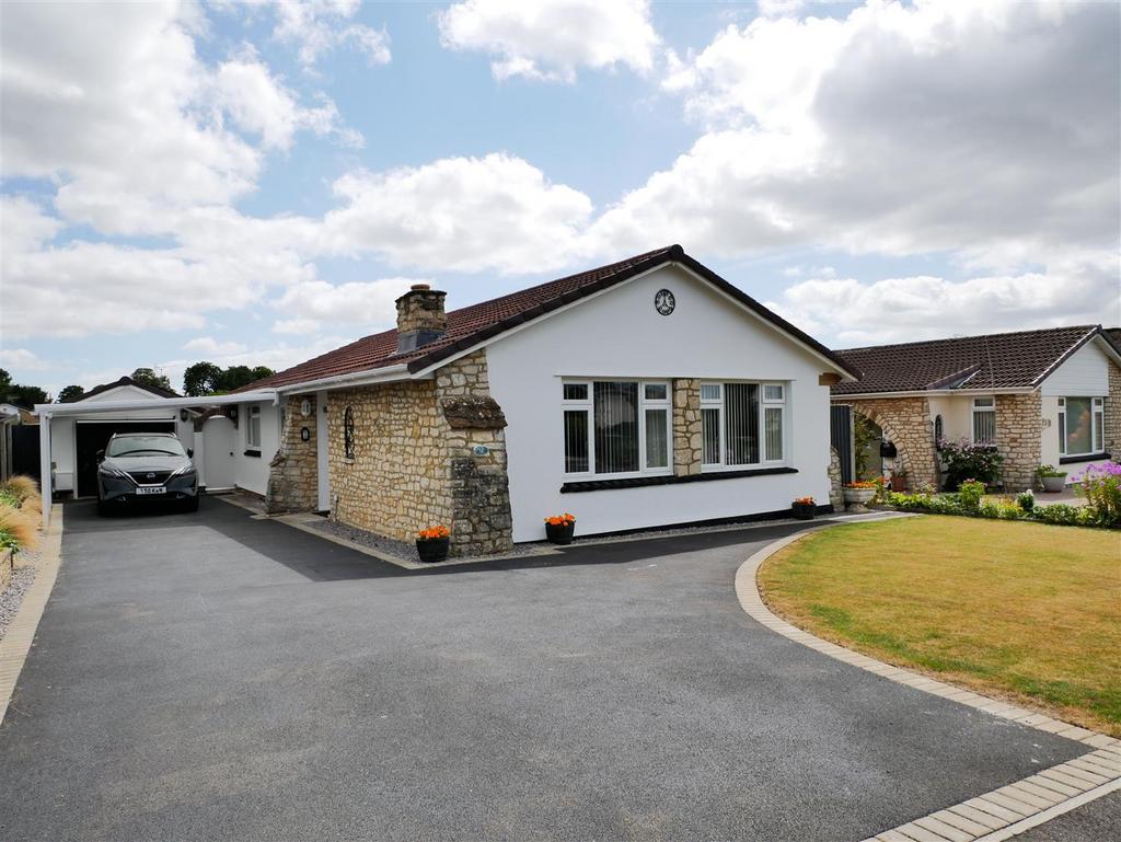 Oldbury Way, Calne 3 bed detached bungalow - £389,950