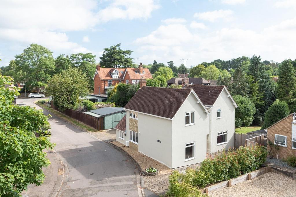 Copper Beech Way, Leighton Buzzard 3 bed detached house - £600,000
