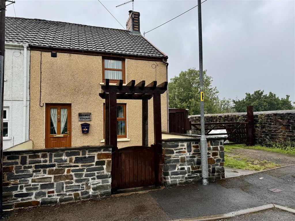 Banwen Place, Lower Brynamman, Ammanford 2 bed end of terrace house - £ ...