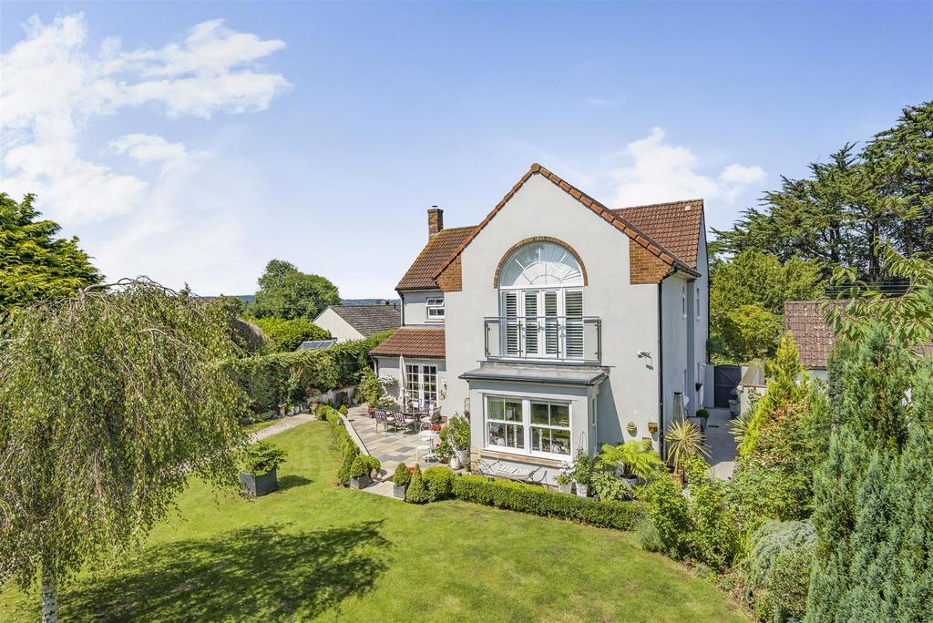 Chard Road, Axminster 4 bed detached house - £750,000