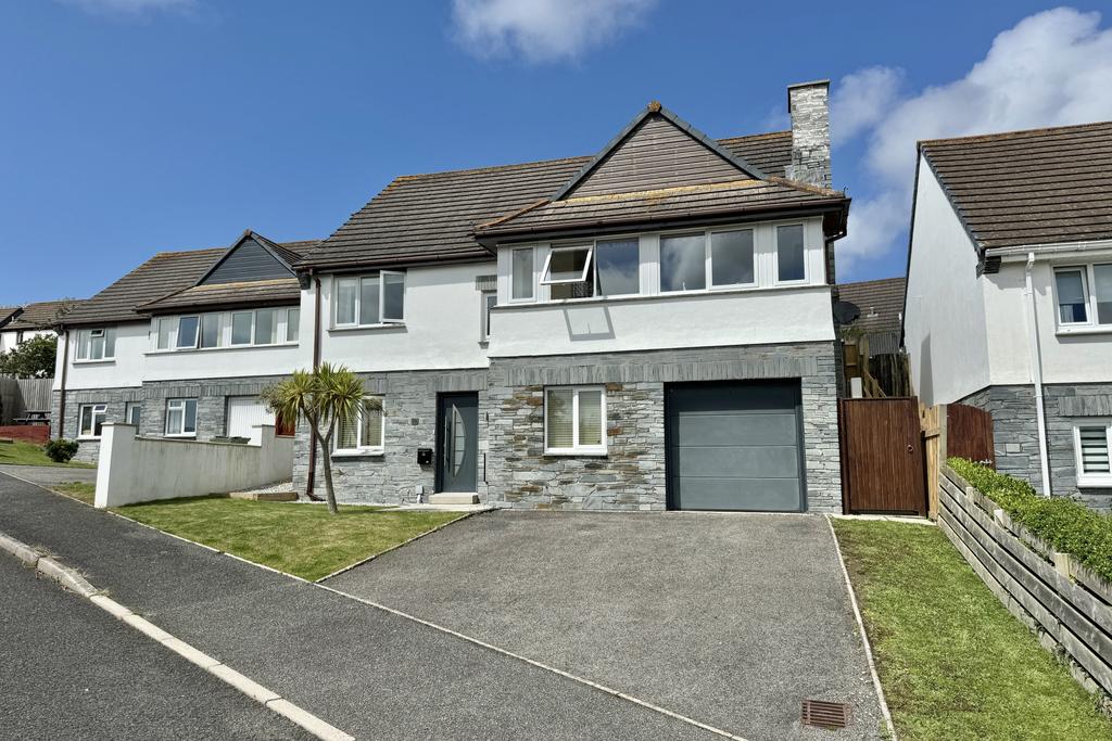 Sarahs View, Padstow, PL28 4 bed detached house - £725,000