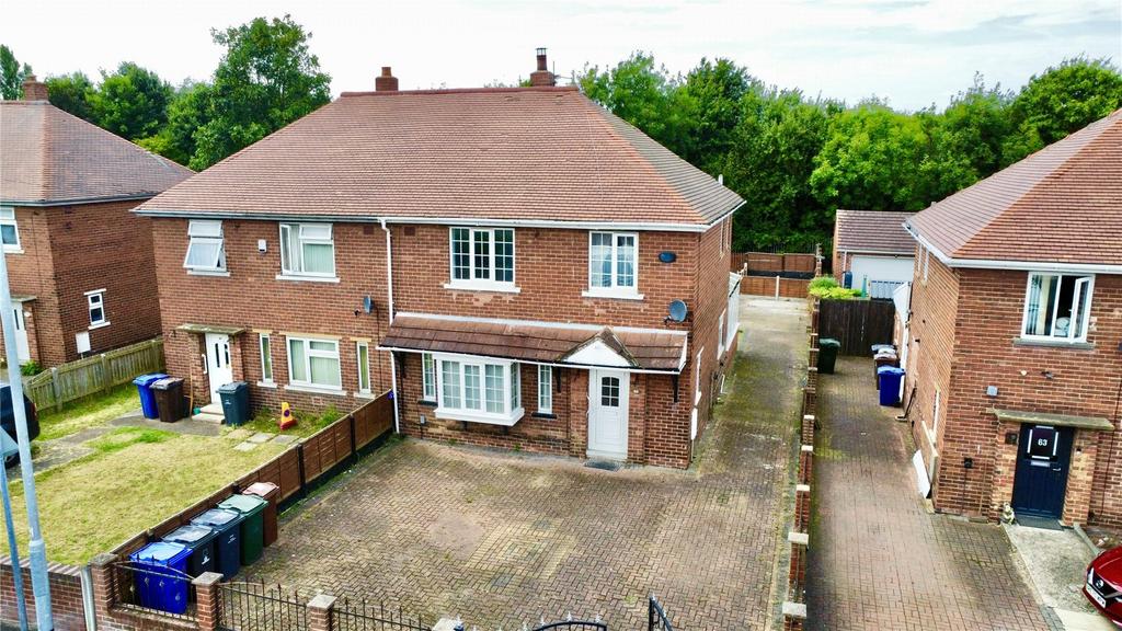 Wingfield Road, Athersley South, S71 3 bed semi-detached house - £160,000