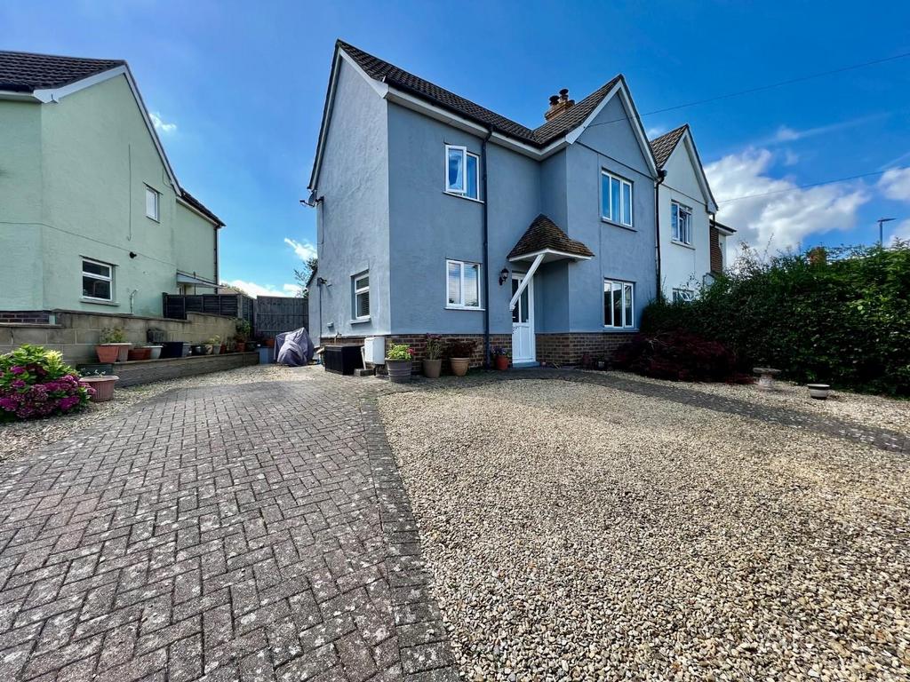 School Road, Highfields, Dursley 2 bed semi-detached house - £250,000