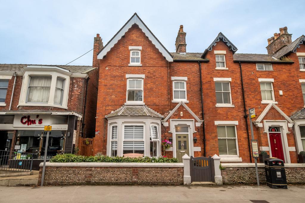 Windmill House, Lytham, FY8 5 bed end of terrace house - £725,000