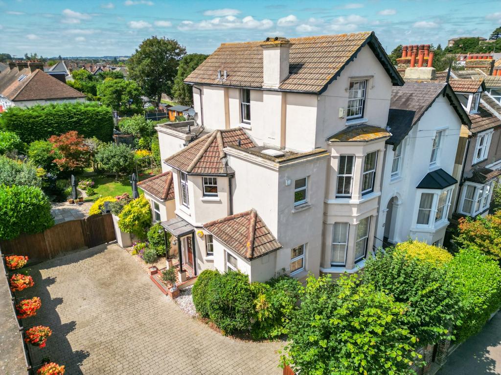 Whitehill Road, Gravesend, Kent, DA12 4 bed semi-detached house - £750,000
