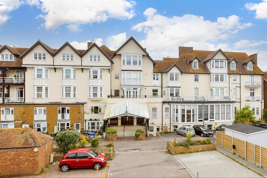 Beach Road, Westgate-On-Sea, Kent 1 bed flat - £160,000