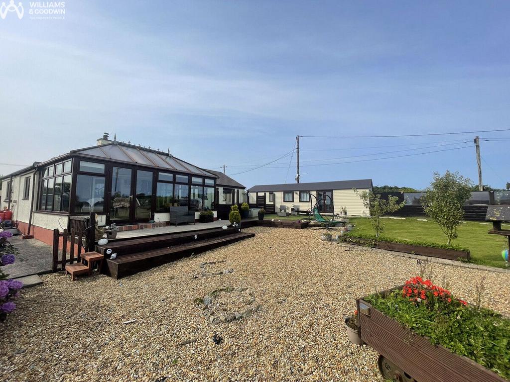 A5025, Penysarn, Anglesey, LL69 4 bed bungalow for sale - £525,000