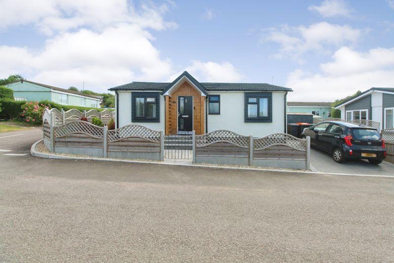 The Baulk, Bedford MK41 2 bed park home - £190,000