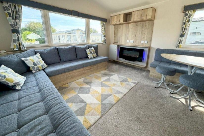 Solent Breezes Holiday Park... 2 bed static caravan - £54,995